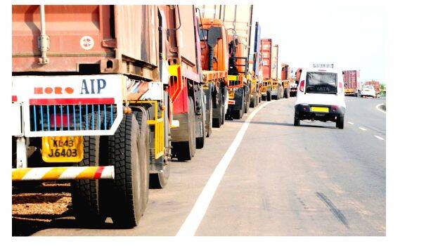 ദേശീയപാതയിലും കണ്ടെയ്‌നർ റോഡിലും ലോറി പാർക്കിംഗ് നിരോധനം, നിരീക്ഷിക്കാ ...