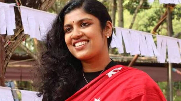 ചിന്തയ്‌ക്കെതിരെ പുതിയ വിവാദം: ഭക്ഷണം നൽകാൻ വൈകിയതിന് ഹോട്ട ...