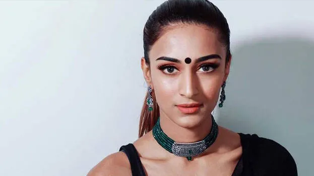 സ്ഥിരമായി പൊട്ട് കുത്തുന്നവർ ഇതൊന്ന് ശ്രദ്ധിക്കുക; ഭംഗി മാത്രമല്ല ഈ ...