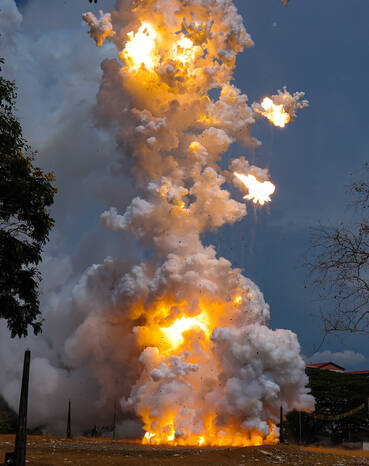 മാനത്ത് ശബ്ദവിസ്മയമൊരുക്കി...തൃശൂർ പൂരത്തിന് പാറമേക്കാവ് വിഭാഗം ...