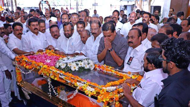 വക്കത്തിന് അന്ത്യാഞ്ജലിയുമായി നേതാക്കൾ - KERALA - GENERAL | Kerala ...