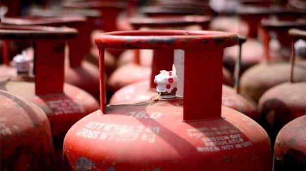 'പ്രധാനമന്ത്രിയുടെ ഓണസമ്മാനം'; ഗാർഹിക സിലിണ്ടറിന്റെ വില കുറച്ചത് ഇന്ന് ...