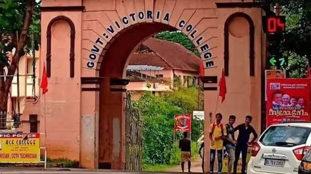 വിക്‌ടോറിയ കോളേജിന് മുന്നിൽ ബർഗർ ഷോപ്പ് നടത്തിവന്ന റസൂലിന്റെ ...