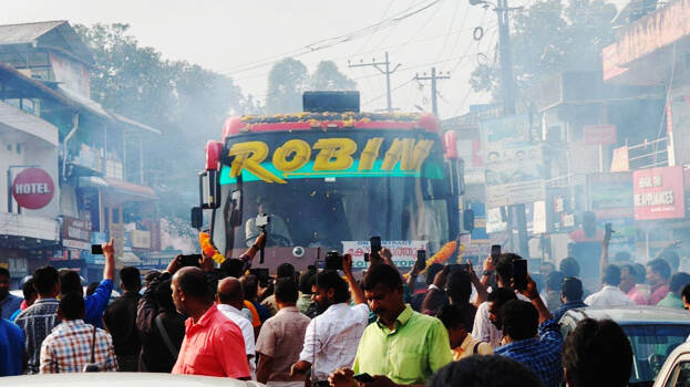 'കേന്ദ്ര നിയമങ്ങളും ചട്ടങ്ങളും ബാധകമല്ലെന്ന് പറയാൻ കേരളം പ്രത്യേക ...