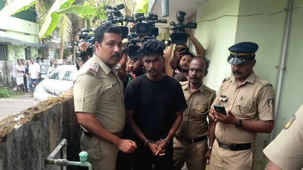 ചോറ്റാനിക്കര ക്രൂര പീഡനം: പെൺകുട്ടി മരിച്ചു, പ്രതിക്കെതിരെ കൊലക്കുറ്റം ചുമത്തുമെന്ന് പൊലീസ് ...