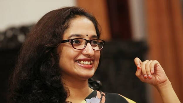 'രാഷ്ട്രീയ തിമിരം ബാധിച്ചവരോട് പോകാന്‍ പറയൂ, നിരുപാധികം ദിവ്യയ് ...