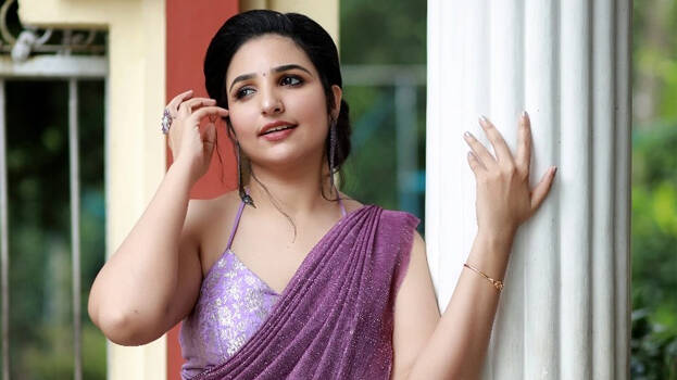 'സ്വന്തം പാര്‍ട്ടിയിലെ നേതാക്കന്‍മാരുടെ ഭാര്യമാര്‍ക്കും പെണ്‍മക്കള് ...