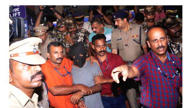 Elathur train fire: Eyewitnesses identified Sharukh Saifi, accused ... Elathur train fire: Eyewitnesses identified Sharukh Saifi, accused ...