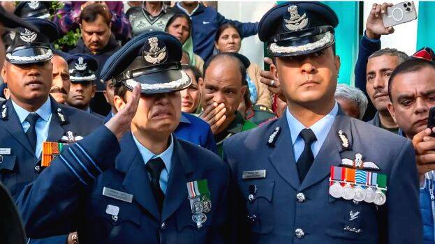 Wing Commander Afshan's final hand salute to Namansh Syal; Final rites ...