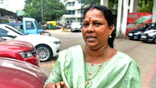 Deepa who kept locality clean is now councilor in capital city ...